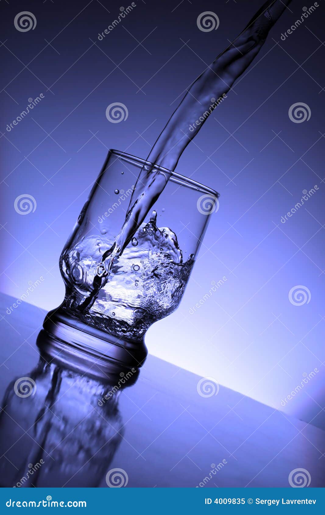 The Water Flowing into a Glass Stock Image - Image of waterdrop, food ...