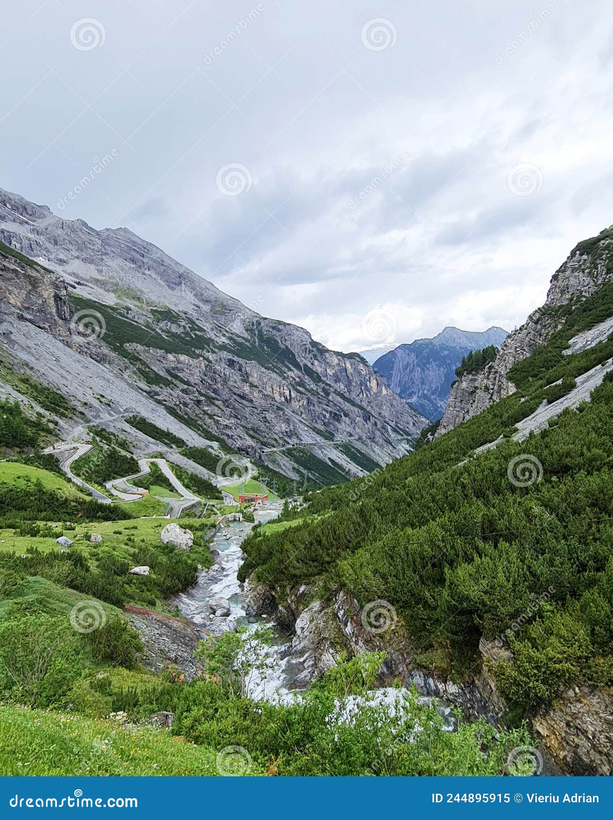 Water Flowing through the Mountains , Beautiful Nature Background Stock ...