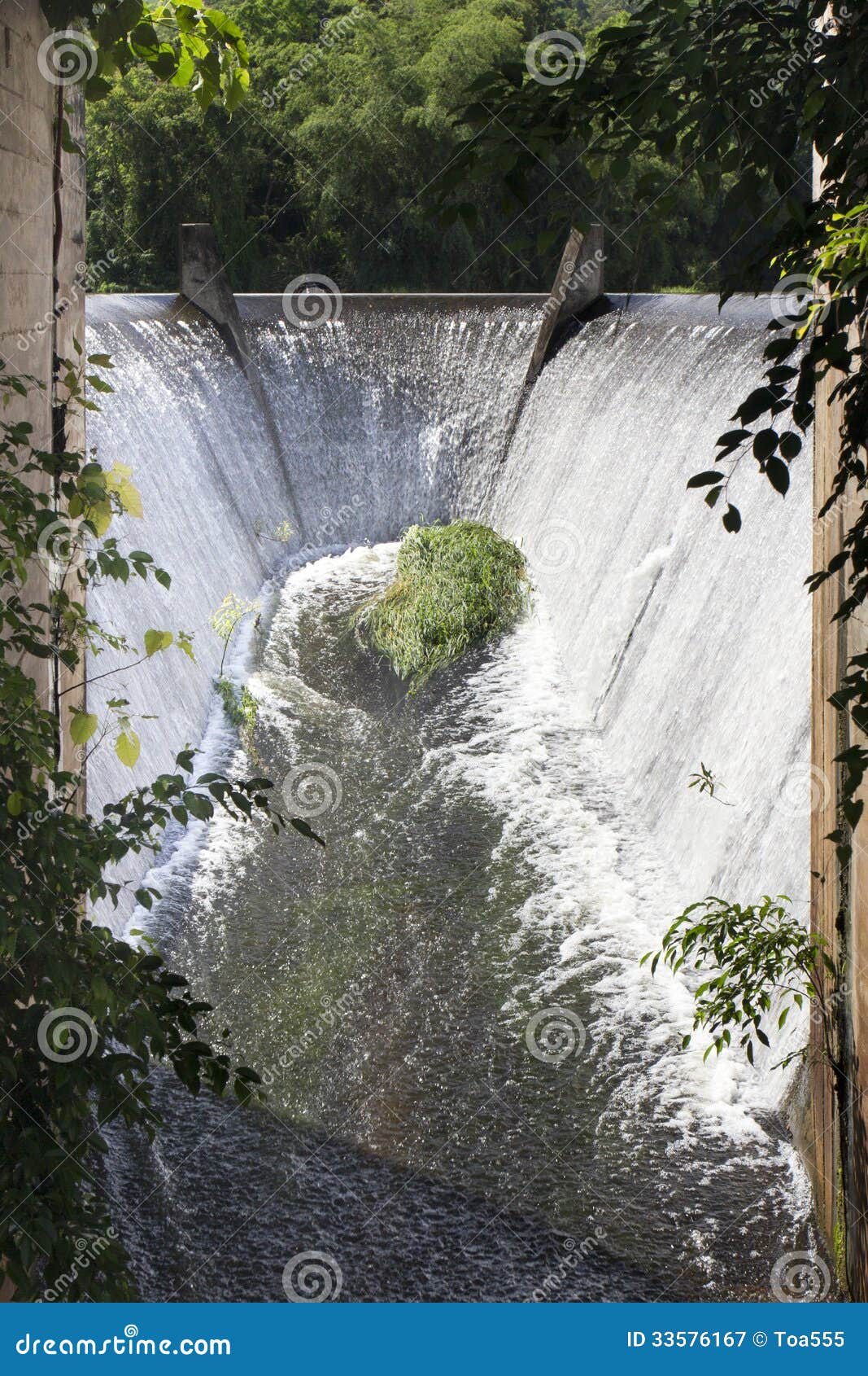 Water Flowing from Spillway Stock Image - Image of structure ...