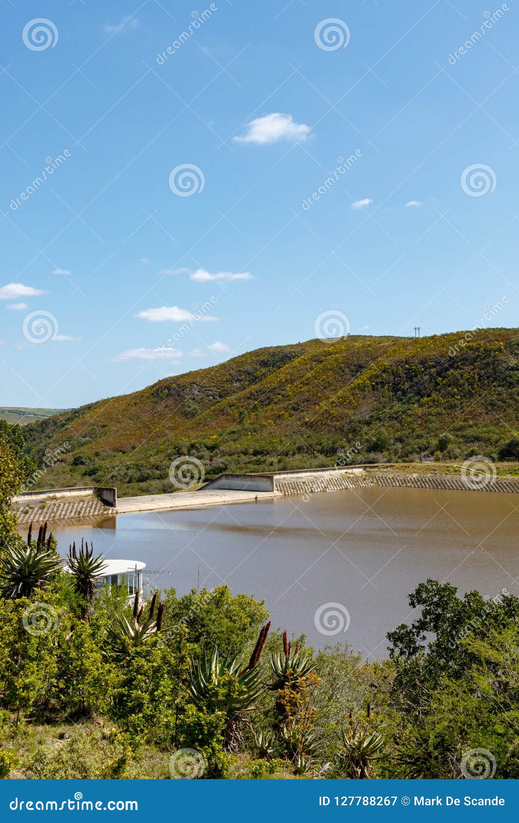 The Water Flowing To the Edge of the Dam Stock Image - Image of arch ...
