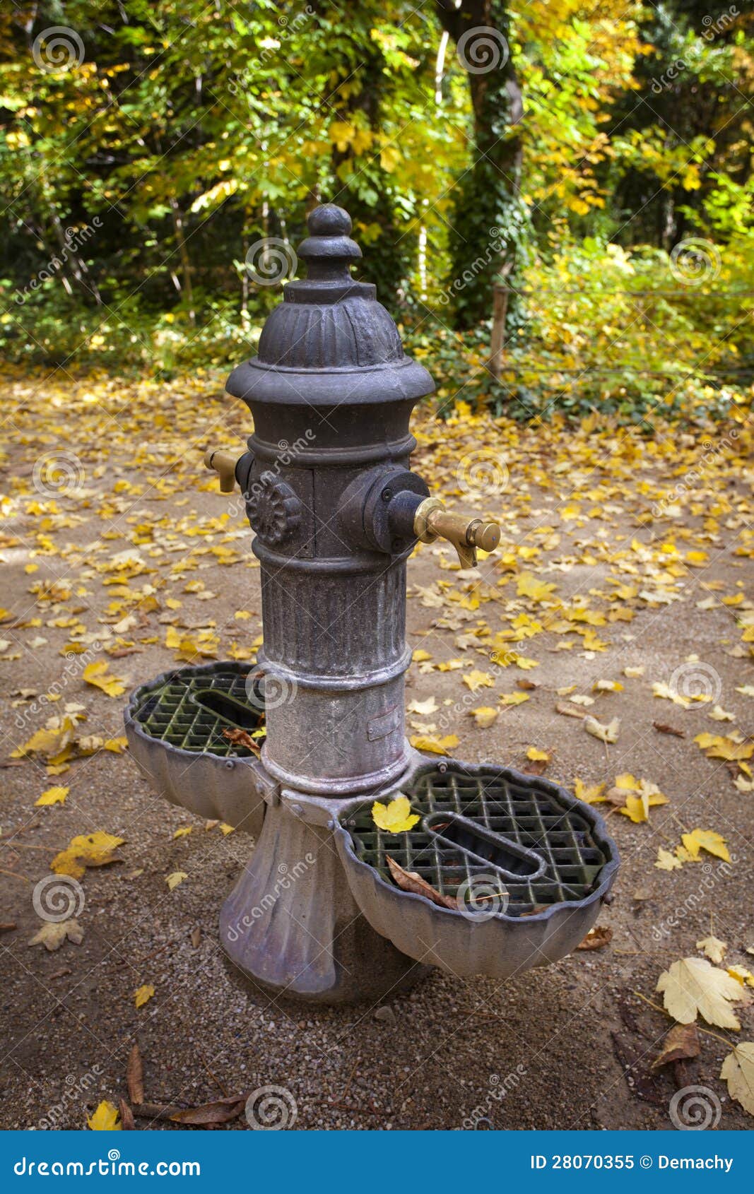 Water Fountain in Park stock image. Image of process - 28070355