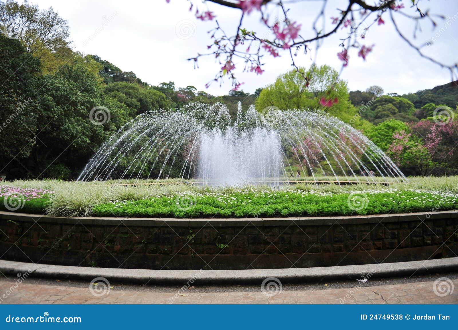Water Fountain on Yang Ming Shan Stock Photo - Image of yang, plant ...