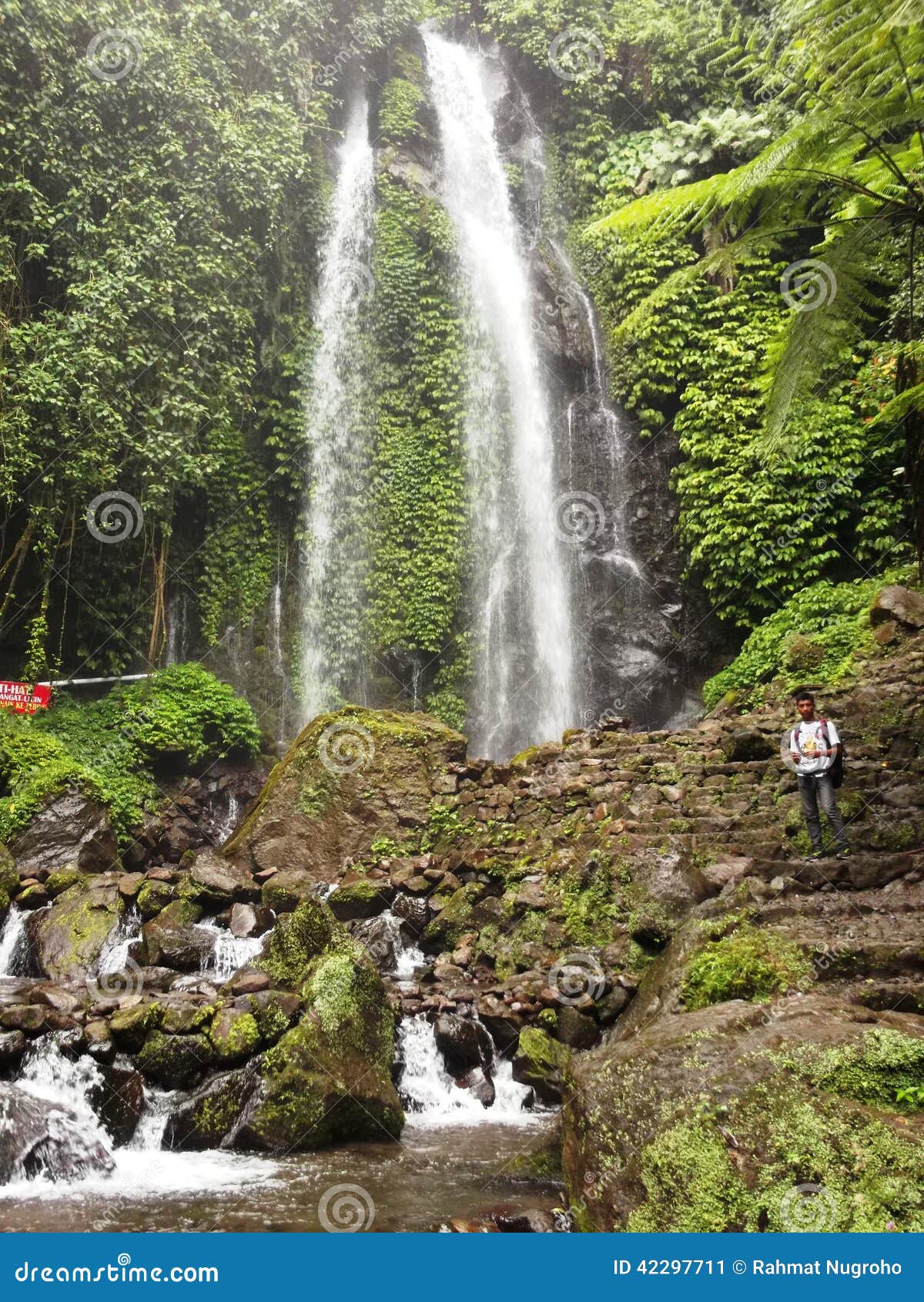 Water Jumog waterfall editorial photo. Image of nature - 42297711