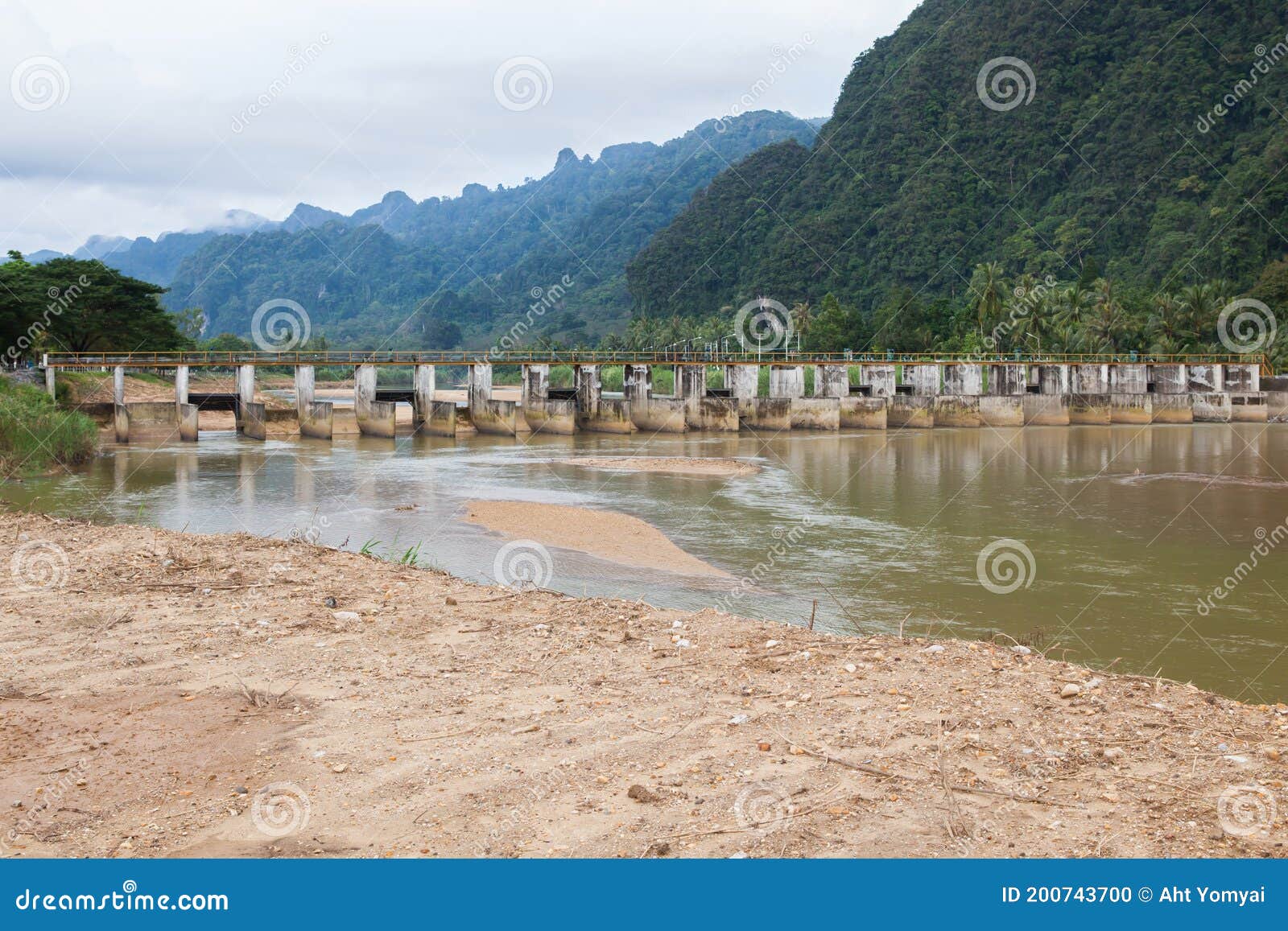 Water Lift Gate,small Dam, Irrigation Dam Stock Photo - Image of ...