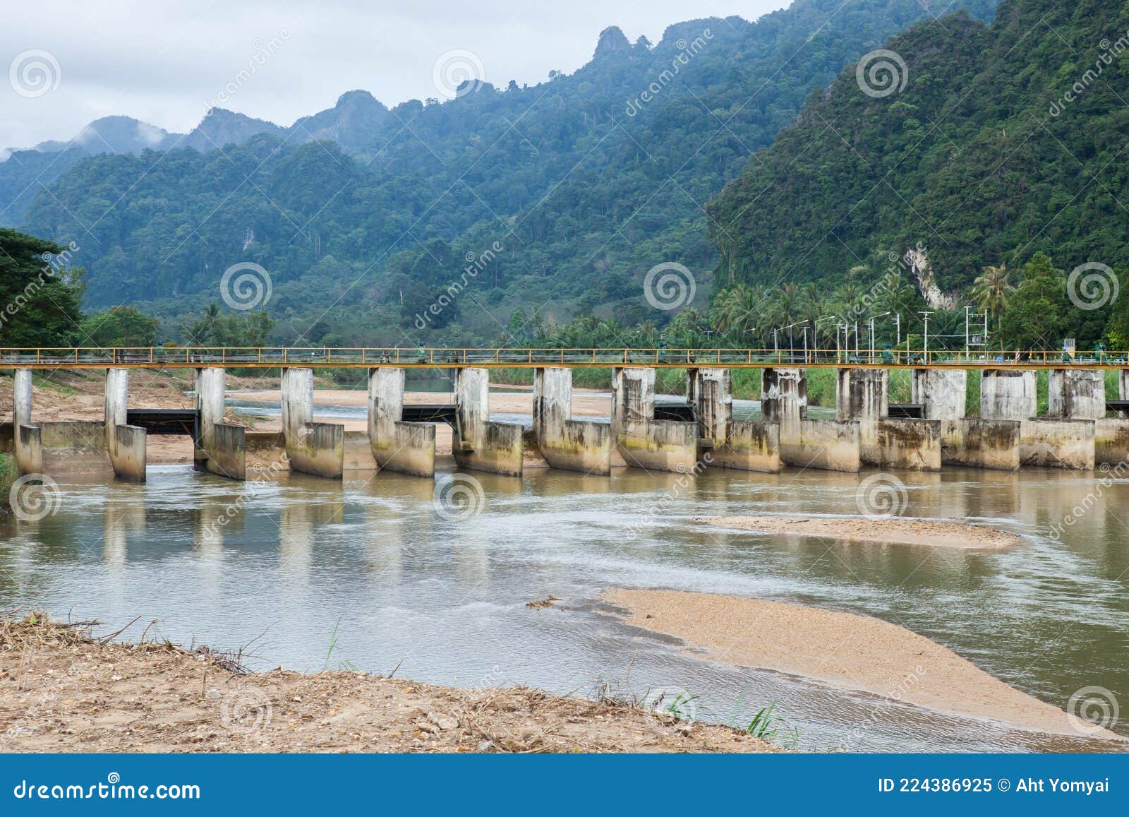 Water Lift Gate,small Dam, Irrigation Dam Stock Image - Image of ...