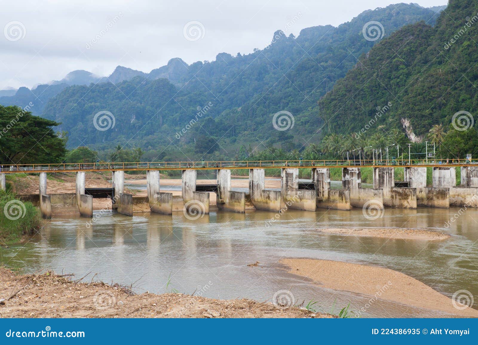 Water lift gate,small dam. stock image. Image of sluice - 224386935