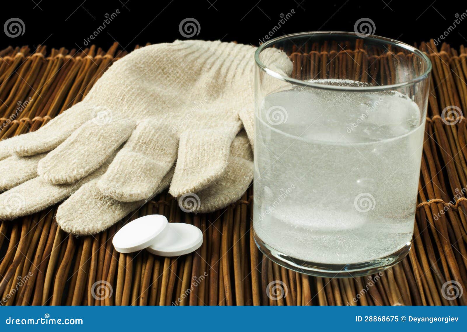 In water oplosbaar aspirin stock afbeelding. Image of aspirine - 28868675
