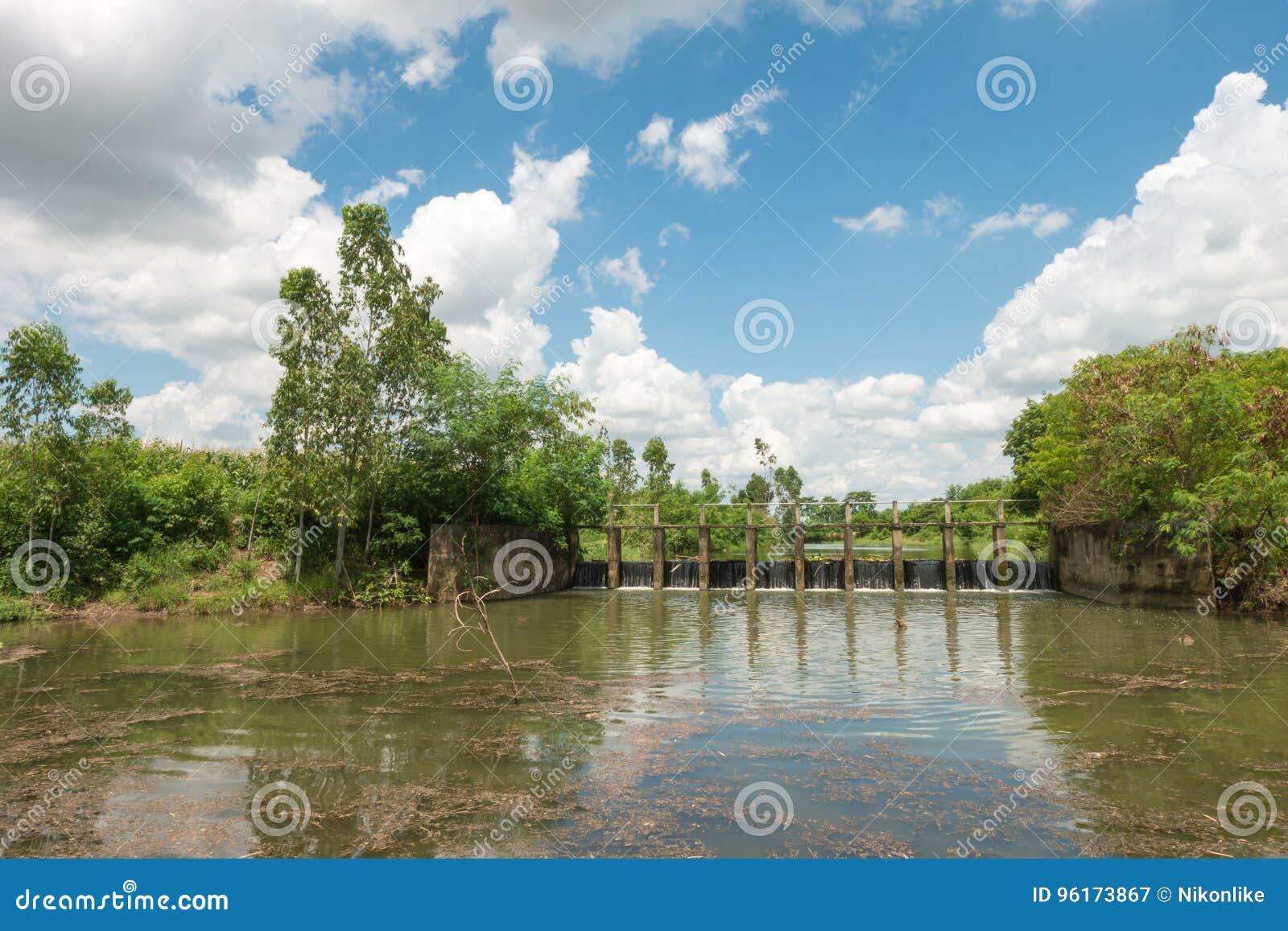 A Water Overflow Concrete Weir Stock Image - Image of wall, lake: 96173867