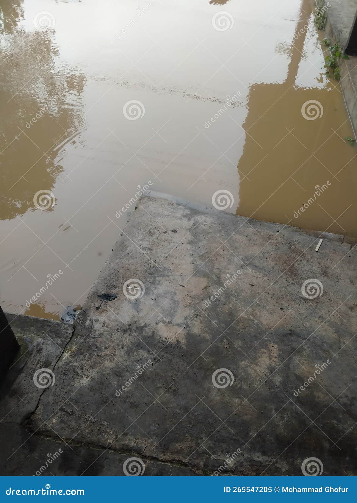 Water Overflows Over Concrete Dam, Early Morning Light, River ...