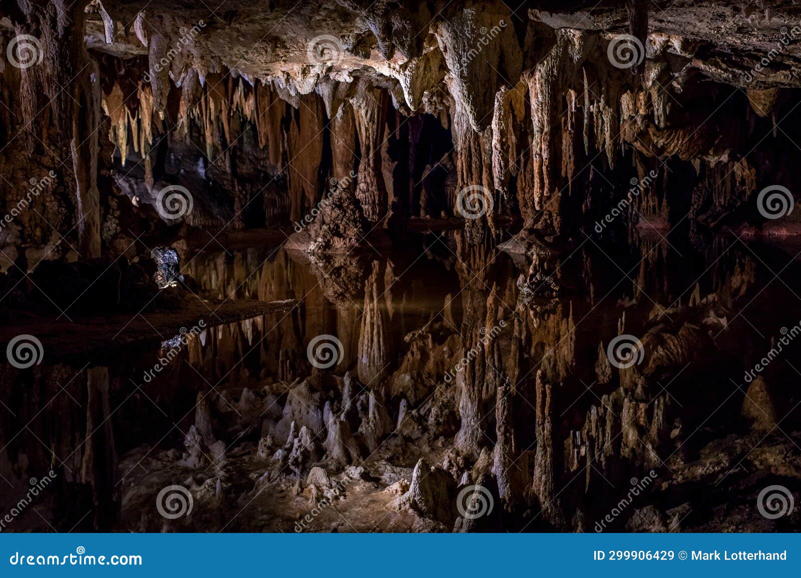 Luray Caverns, Virginia stock image. Image of underground - 299906429