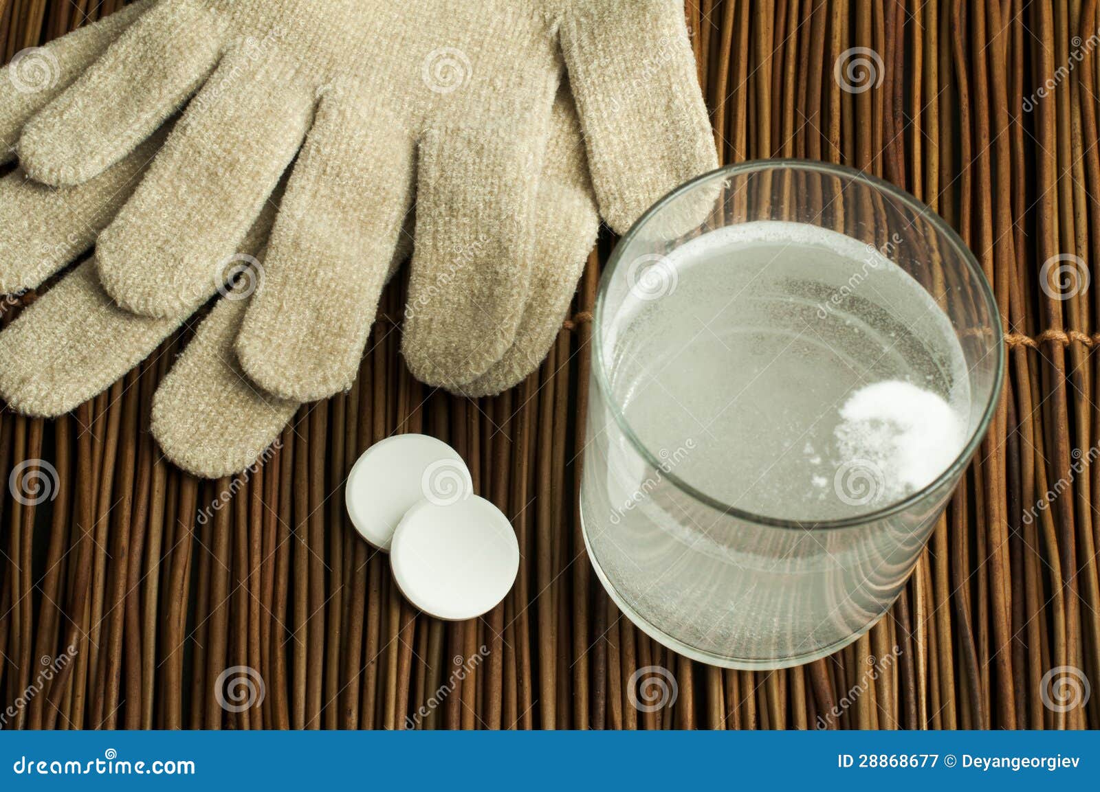Water soluble aspirin stock image. Image of stream, tablet - 28868677