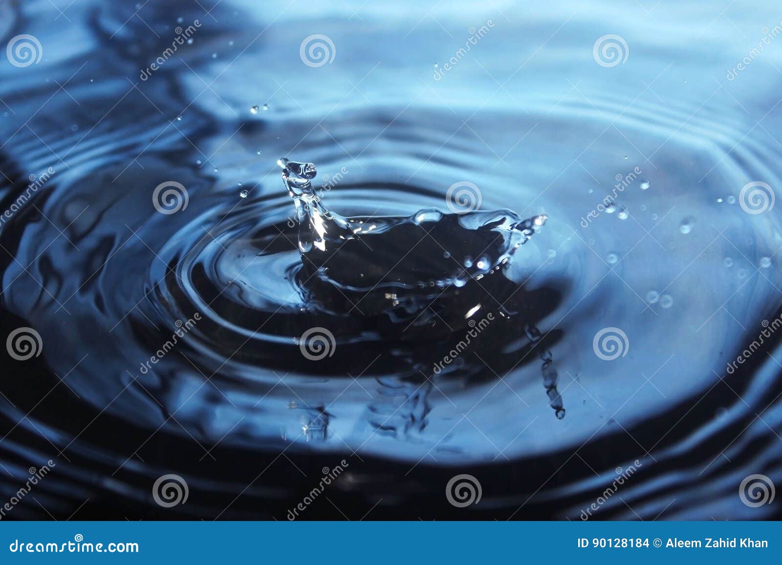 Water Splash Crown on Water Surface Stock Photo - Image of circle ...