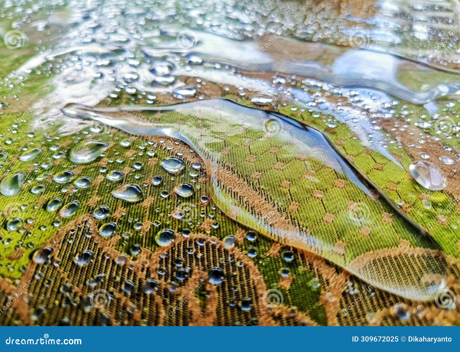 Water Splash Es on the Table Stock Image - Image of fresh, texture ...