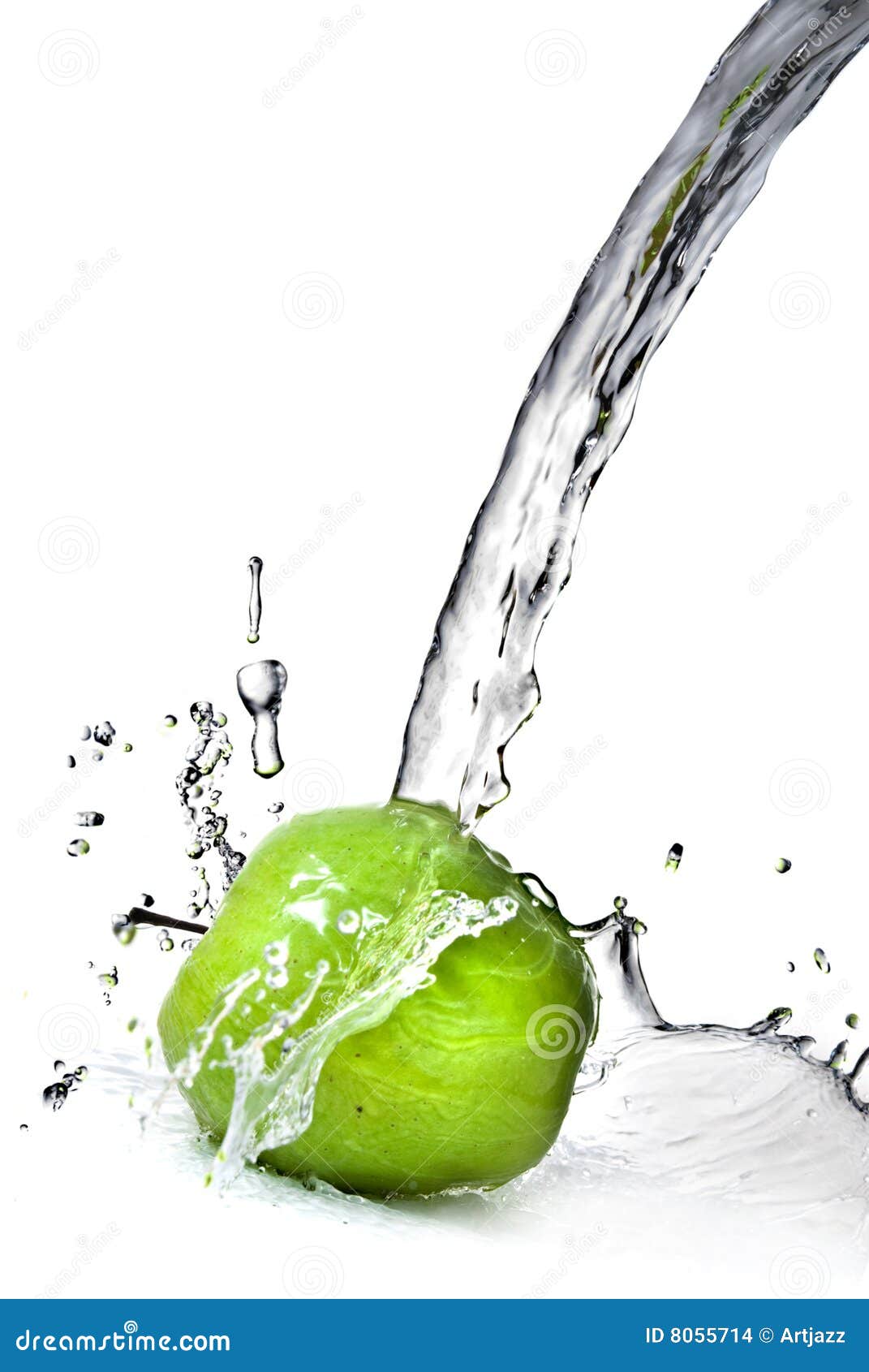 Water Splash on Green Apple Stock Photo - Image of ripe, drink: 8055714