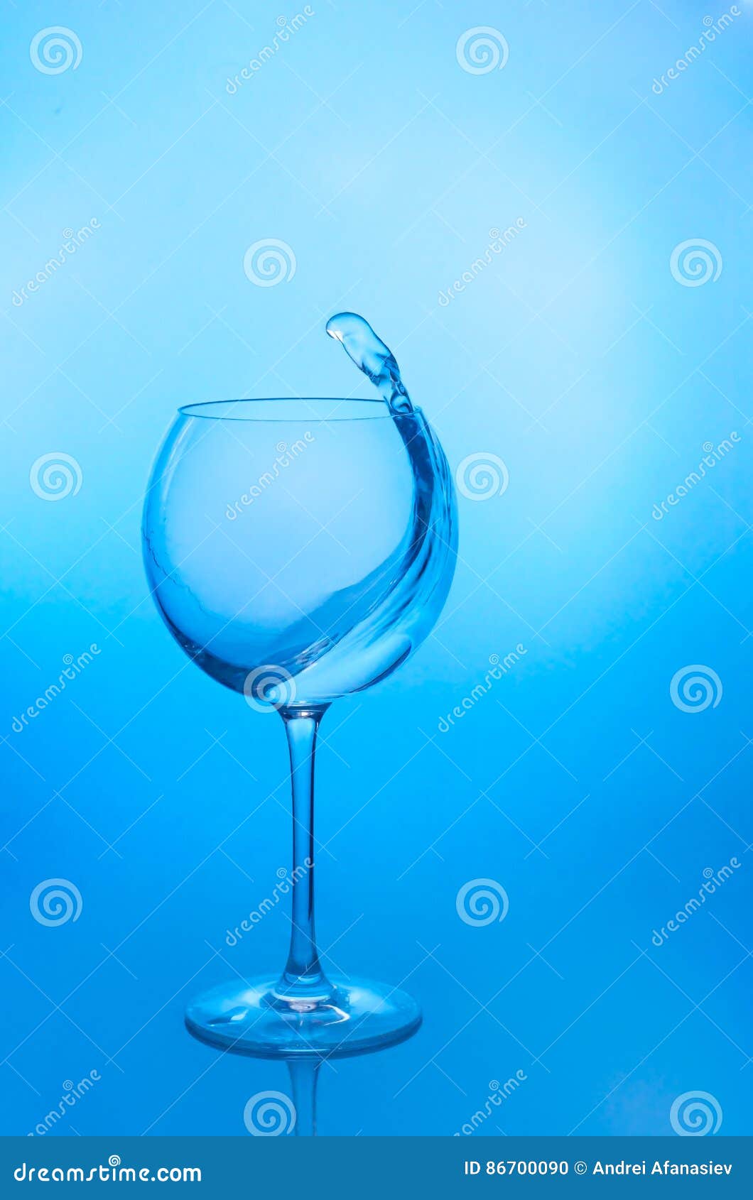 Water Splash in Round Glass Stock Photo - Image of mineral, droplets ...