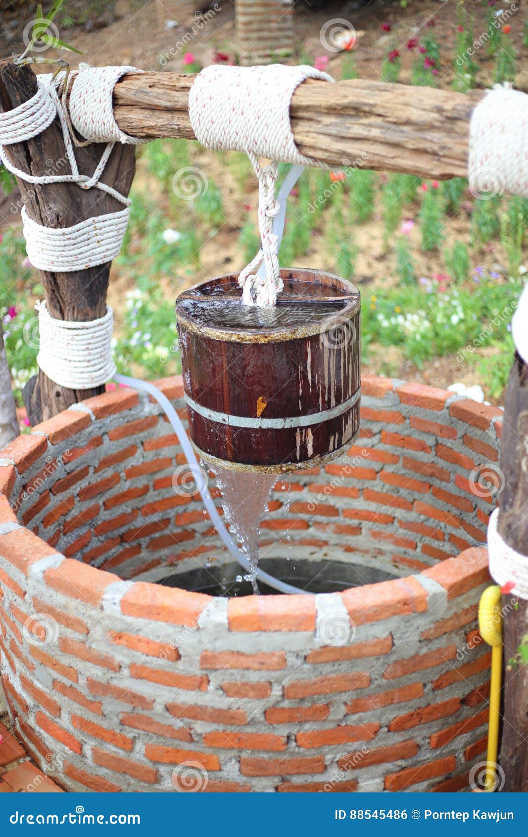 Old Red Brick Pond Loop Sphere, Cement Old Pond Circle With Duckweed ...