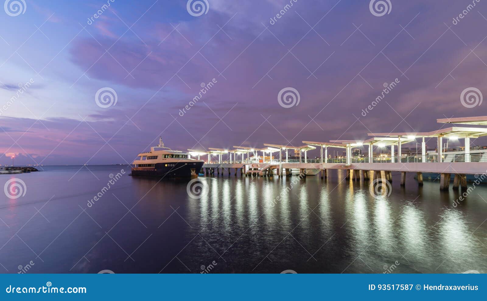 Water terminal in Manila editorial photography. Image of port - 93517587