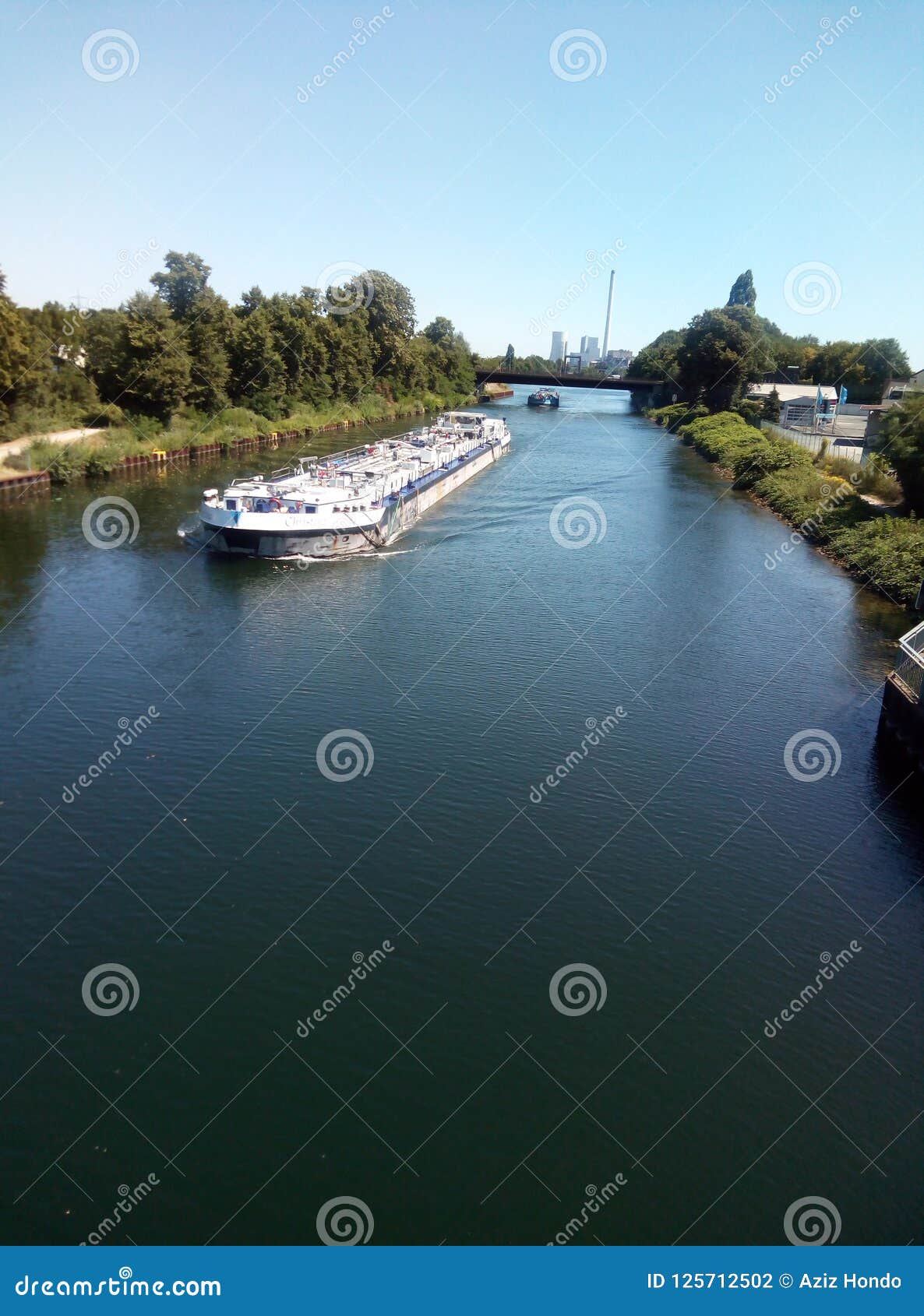 Water traffic editorial photography. Image of water - 125712502