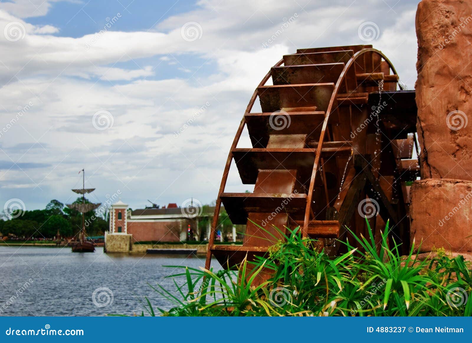 Water wheel stock image. Image of fashioned, water, wheel - 4883237