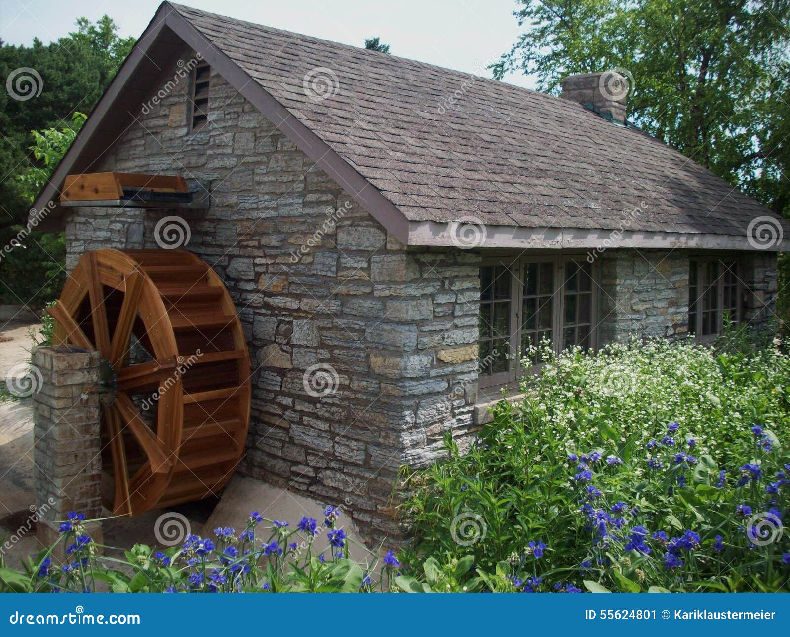Water Wheel Outside Rustic Building Stock Image - Image of edge ...