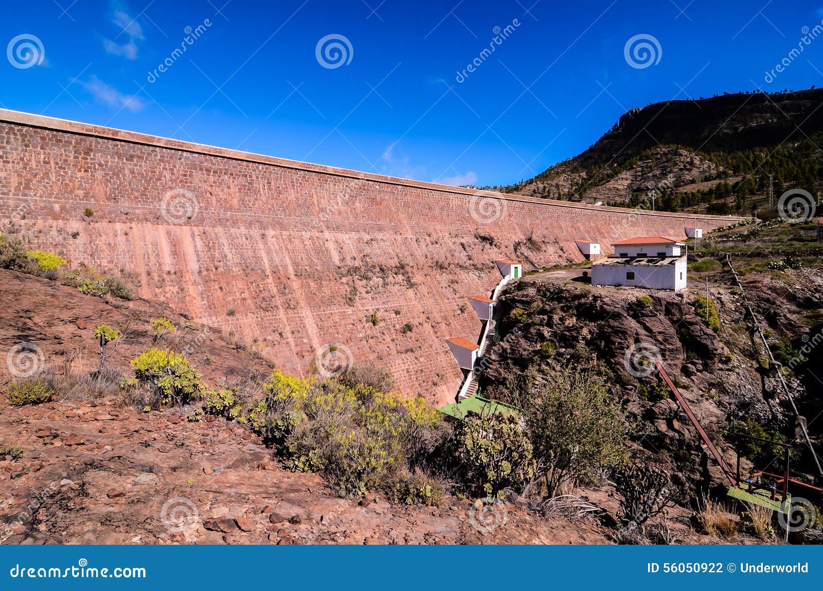 Waterdam stock foto. Image of berg, landschap, kunstmatig - 56050922