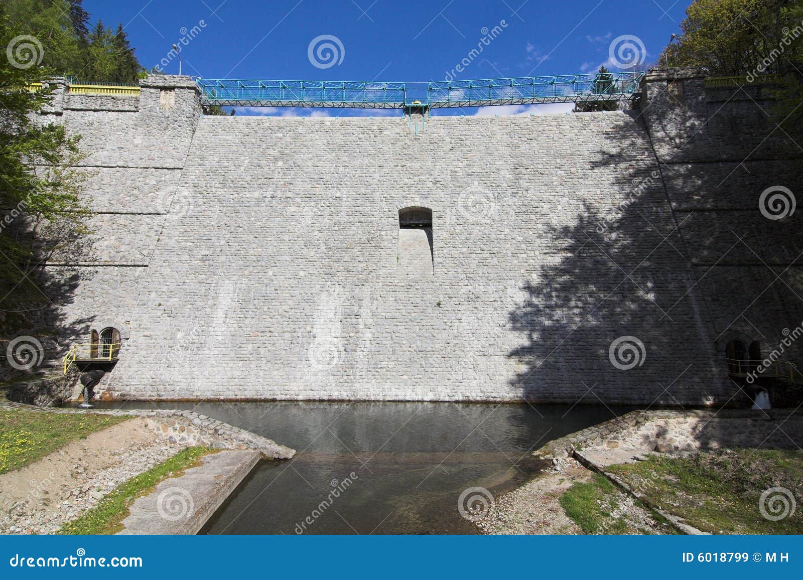 Waterdam Royalty-Free Stock Photography | CartoonDealer.com #4087973