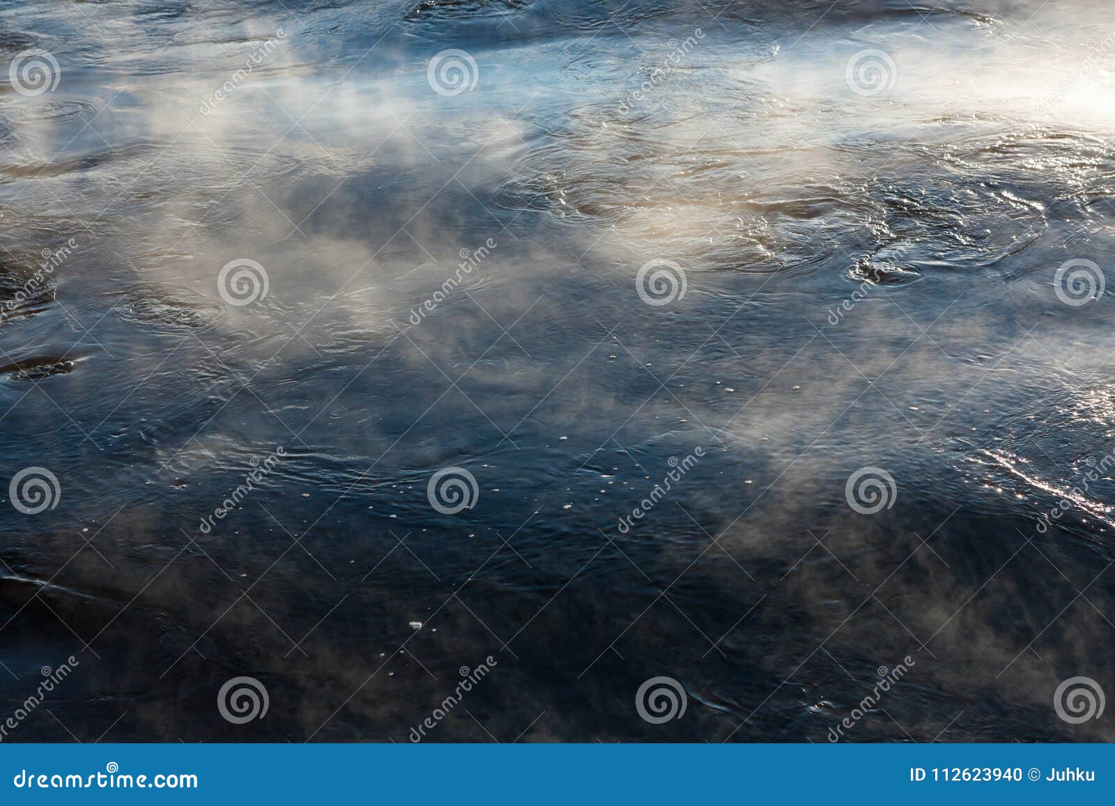 Waterdamp Op Oppervlakte Van Koud Water Stock Foto - Image of verdamp ...