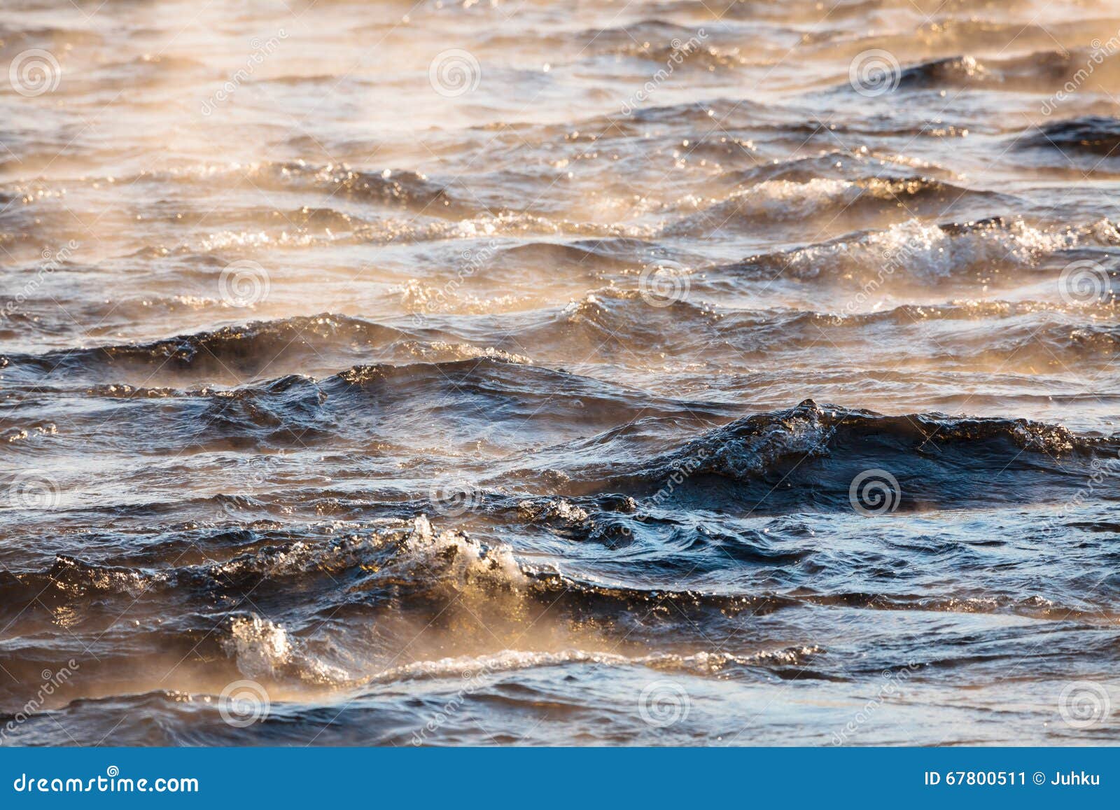 Waterdamp Op Oppervlakte Van Koud Water Stock Afbeelding - Image of ...