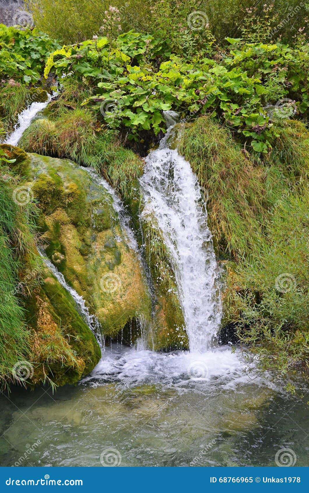 Waterfal Hermoso En El Lago Plitvice Imagen de archivo - Imagen de ...
