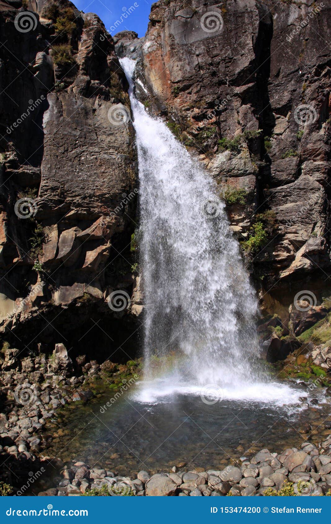 Waterfall from crevice stock photo. Image of bach, nature - 153474200