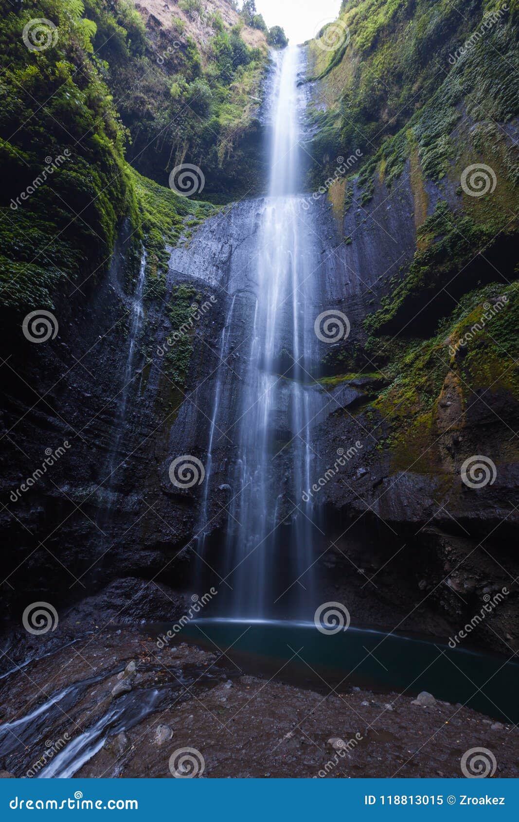 Waterfall from center stock image. Image of green, rock - 118813015