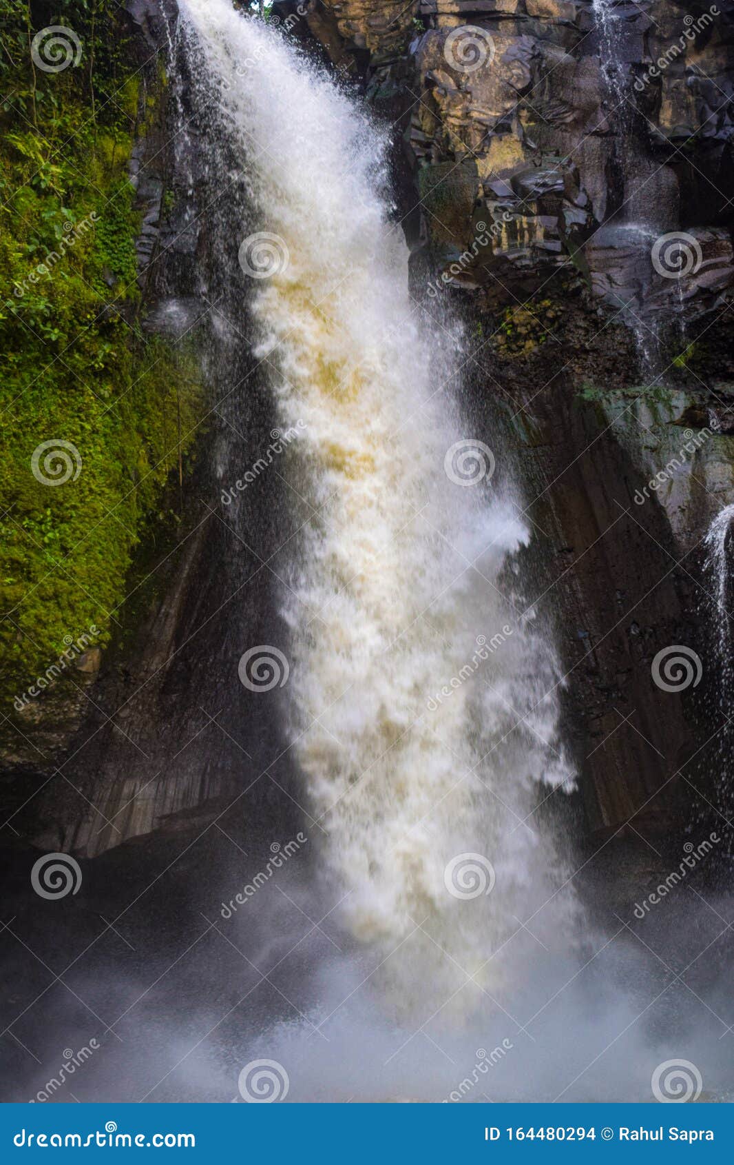 A Heavy Flow Of 18-wheelers Peppered With Cars And SUVs Roll Down A ...