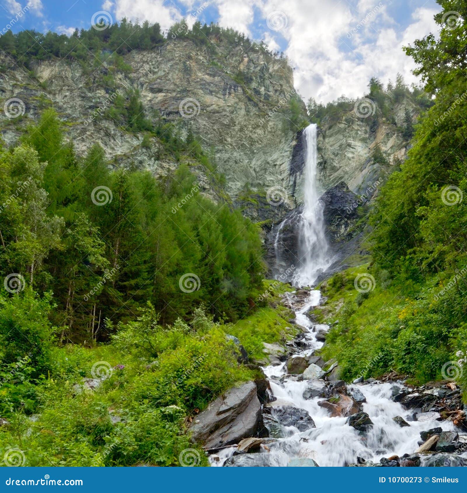 Waterfall on Large Rock Face Stock Image - Image of fresh, brook: 10700273