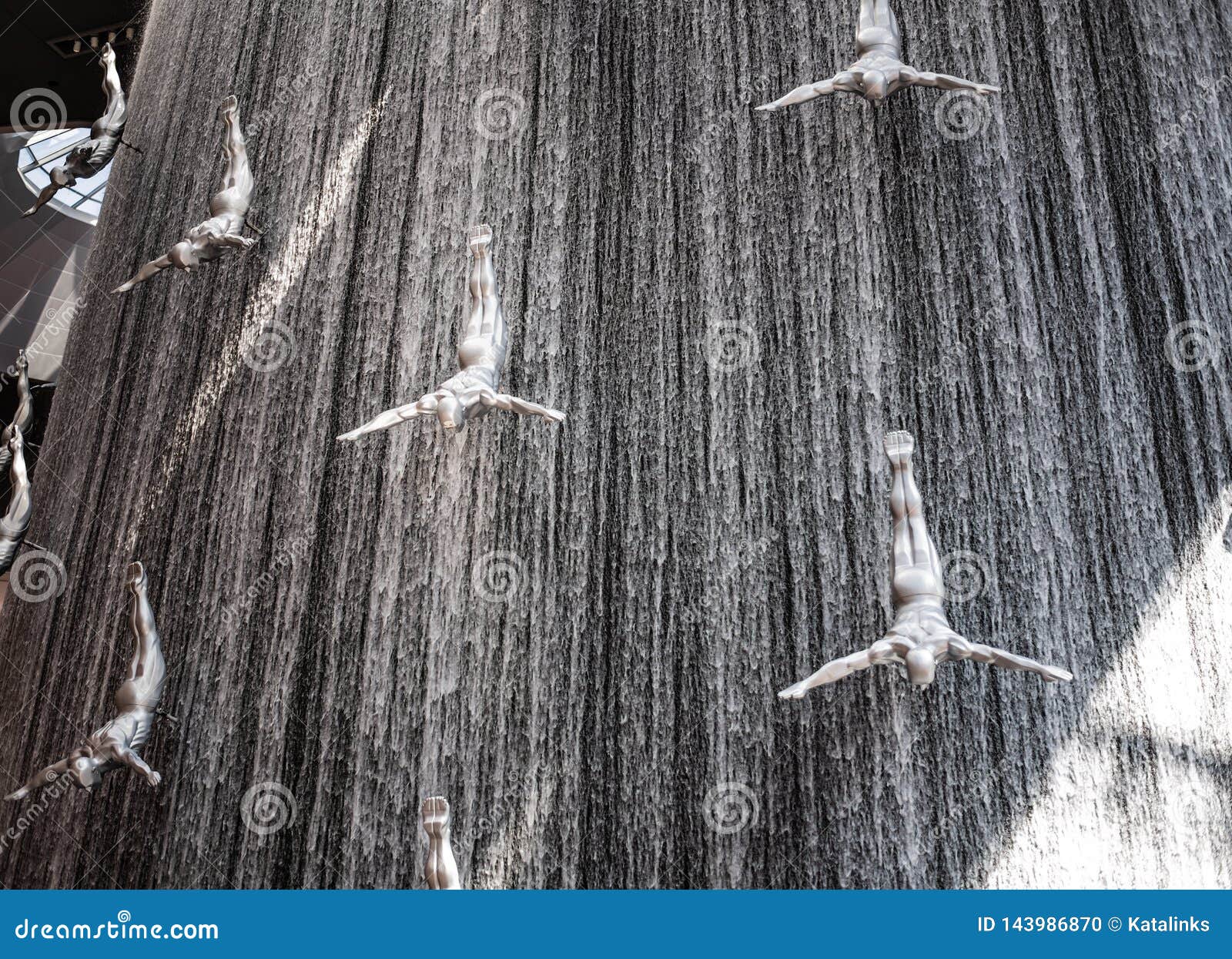 Waterfall and Sculptural Composition of Pearl Divers in the Dubai Mall ...