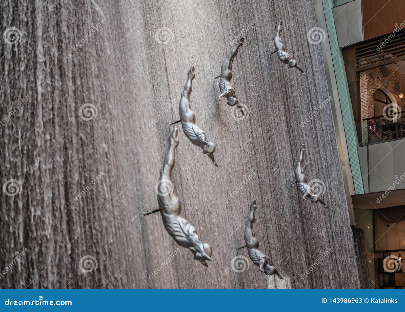 Waterfall and Sculptural Composition of Pearl Divers in the Dubai Mall ...