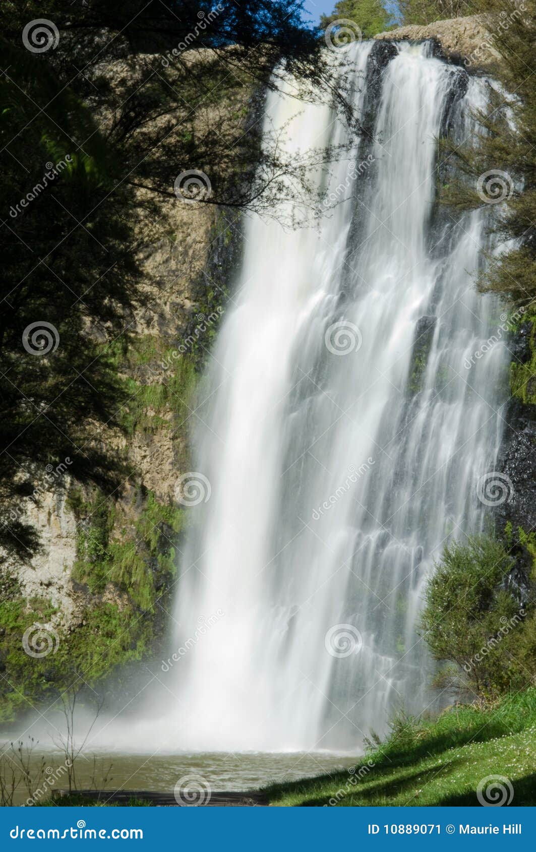 Waterfall Two stock image. Image of auckland, hunua, green - 10889071