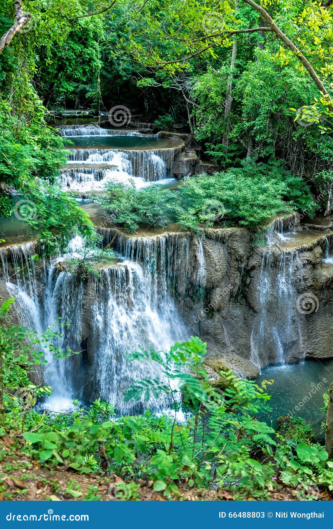 Waterfalls, Emerald Green Water Stock Image - Image of autumn ...