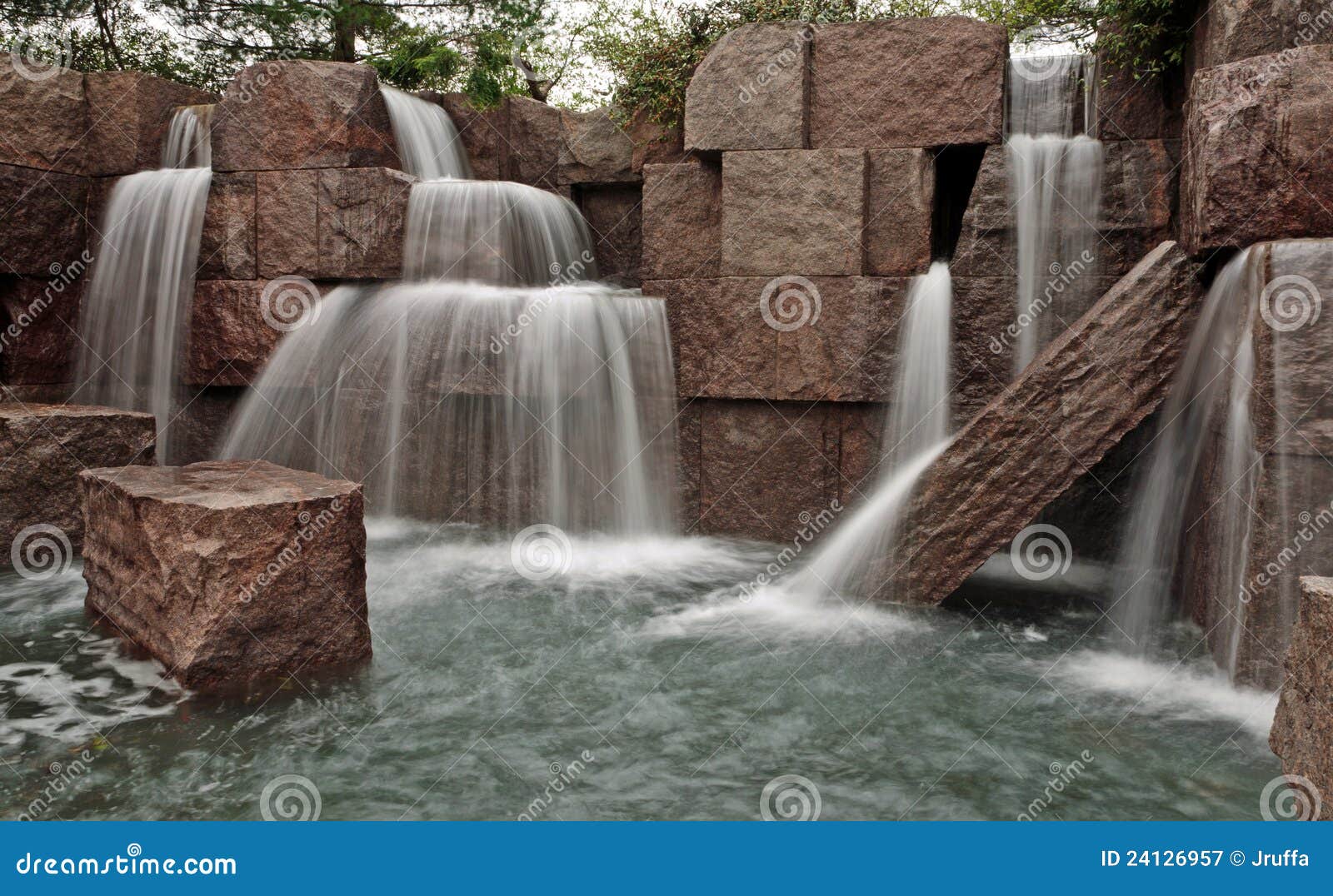 Waterfalls at FDR Memorial editorial photography. Image of tourists ...