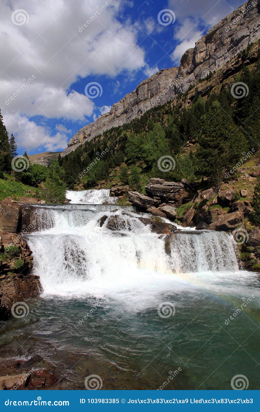 Waterfalls Gradas De Soaso En El Parque De Ordesa Imagen de archivo ...