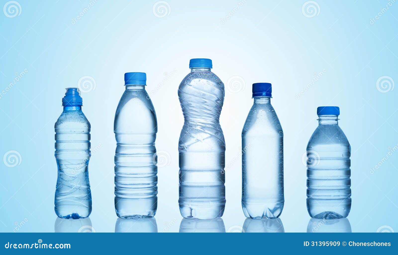 Waterflessen stock afbeelding. Image of plastiek, gebotteld - 31395909