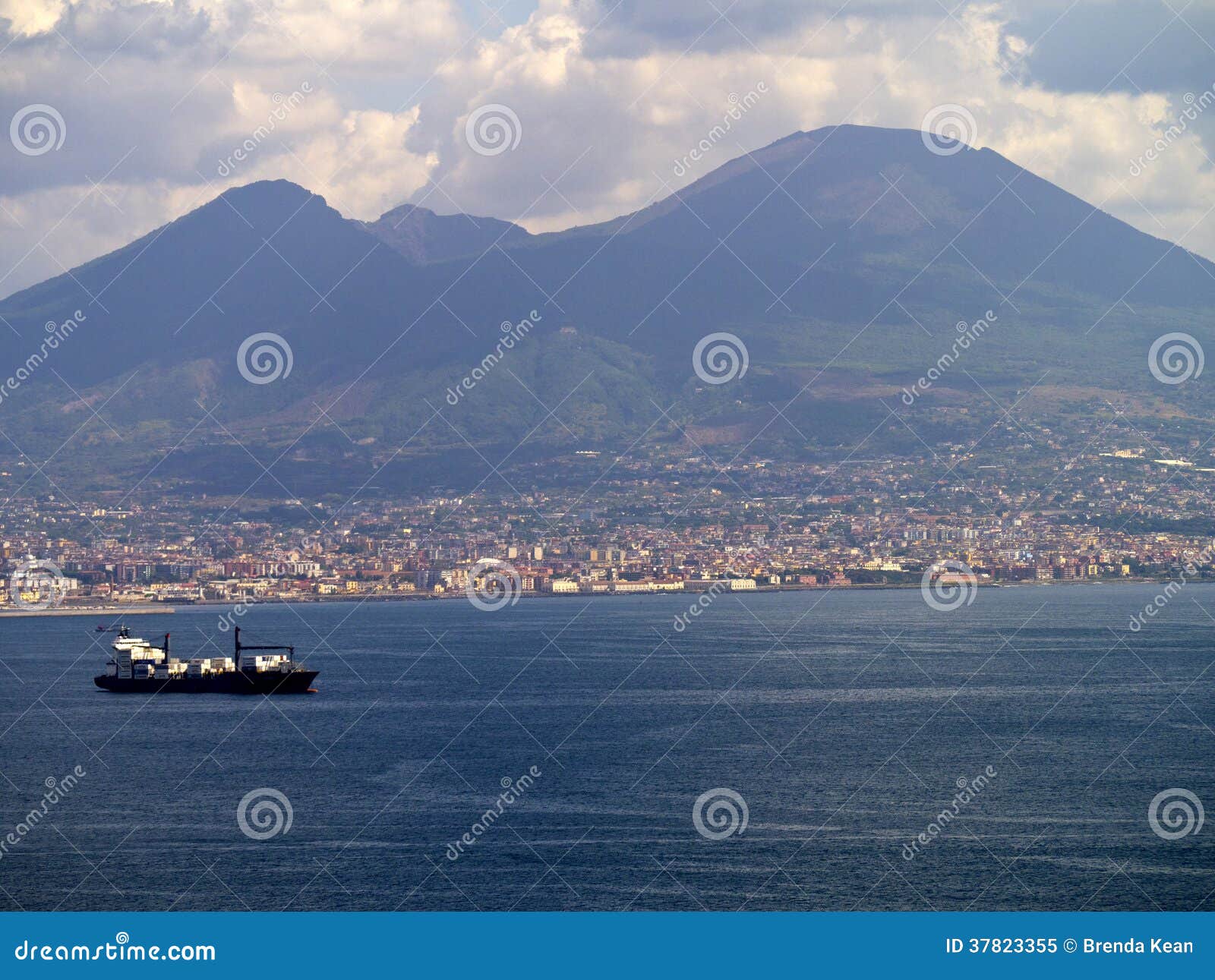 The Waterfront of Naples Italy Editorial Image - Image of road, holiday ...