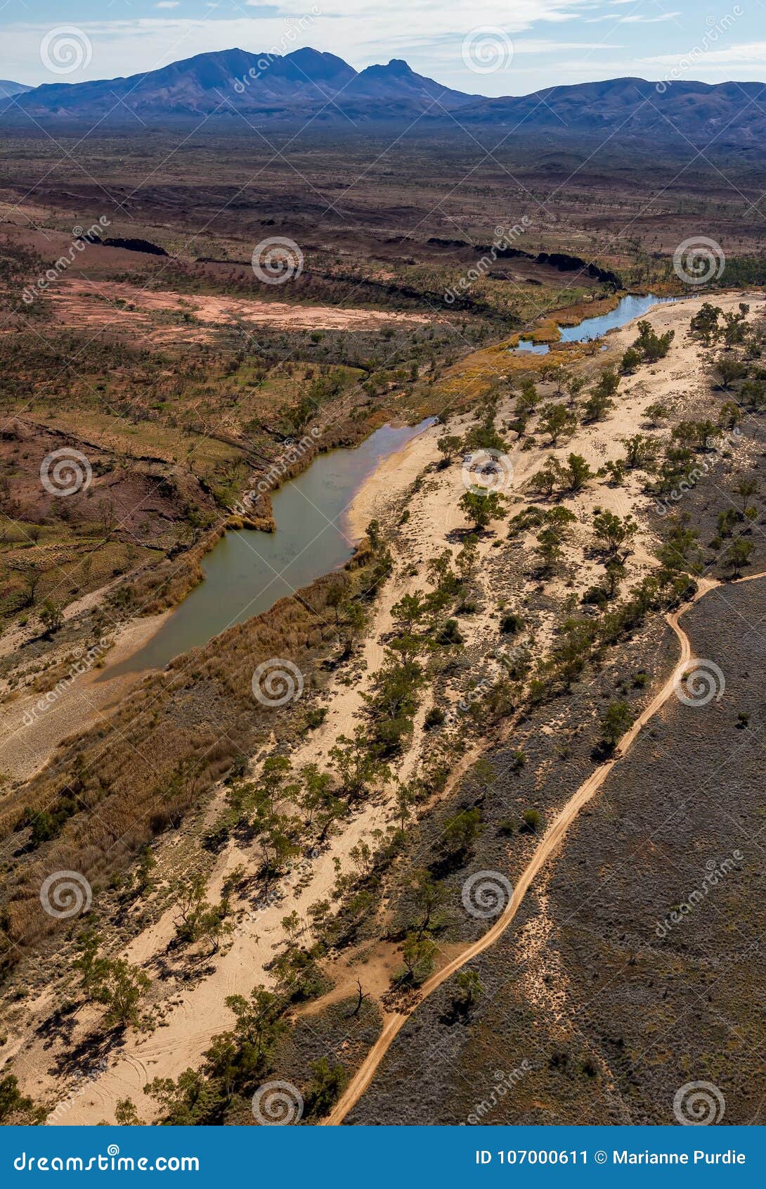Waterholes no rio de Finke imagem de stock. Imagem de turismo - 107000611