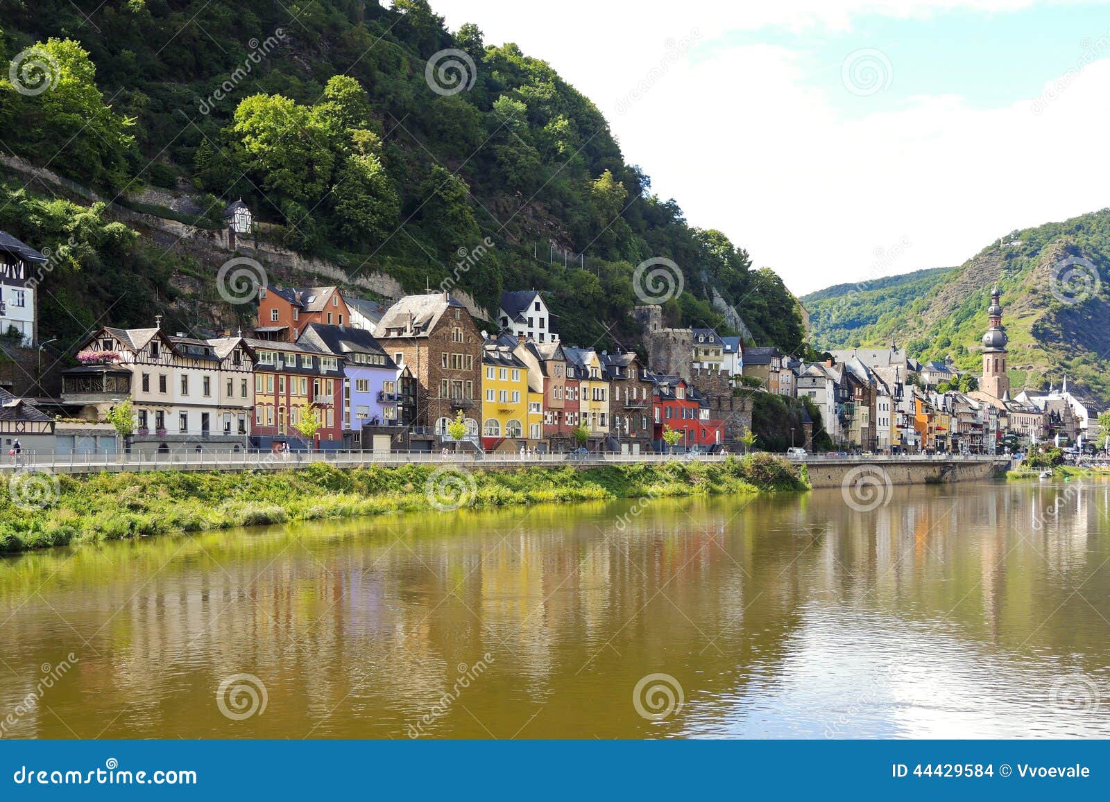 Waterkant in Cochem-stad Op De Rivier Van Moezel Stock Foto - Image of ...