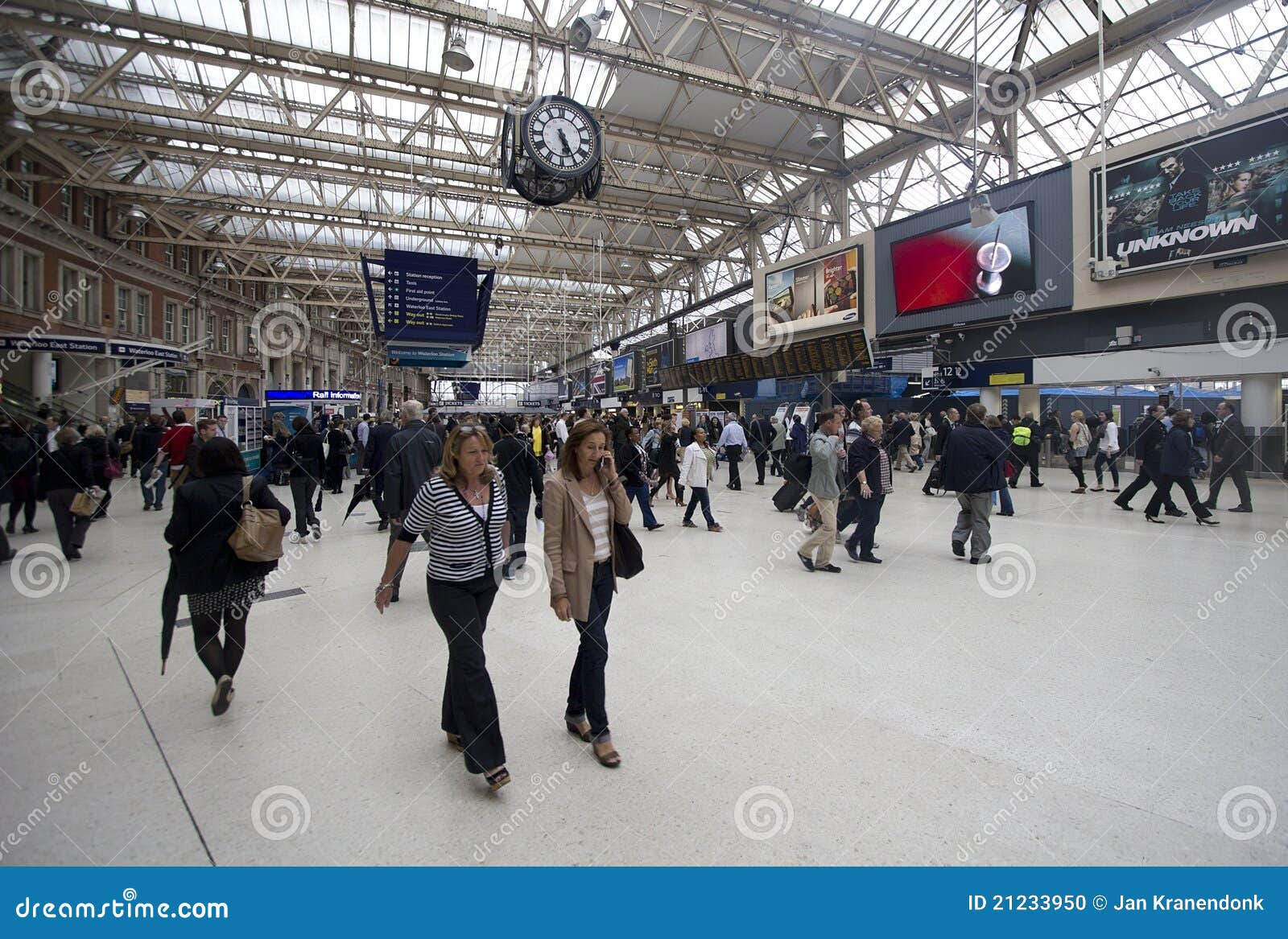 Waterloo Station London editorial image. Image of calling - 21233950