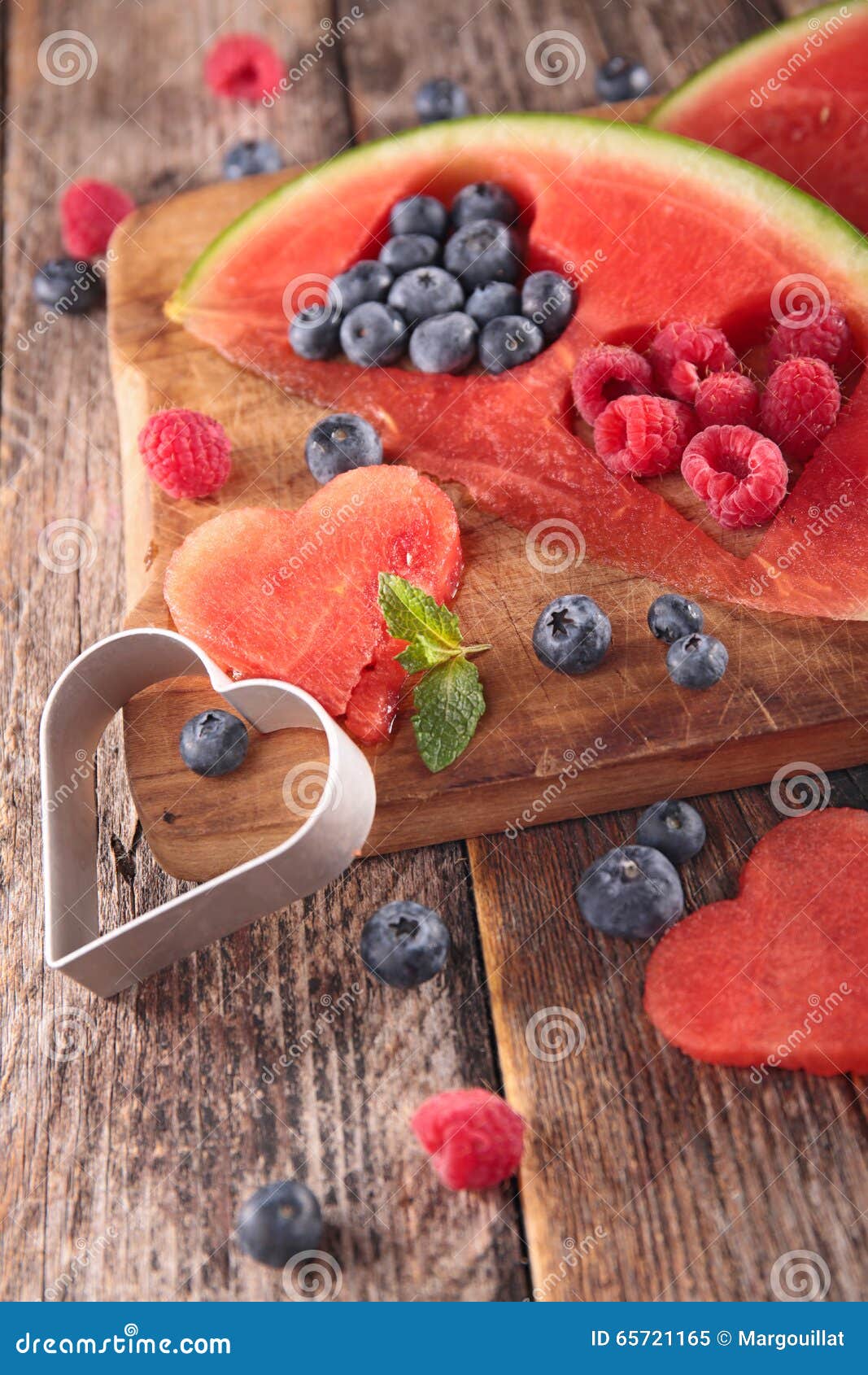 Watermelon heart shape stock image. Image of juicy, fruit - 65721165