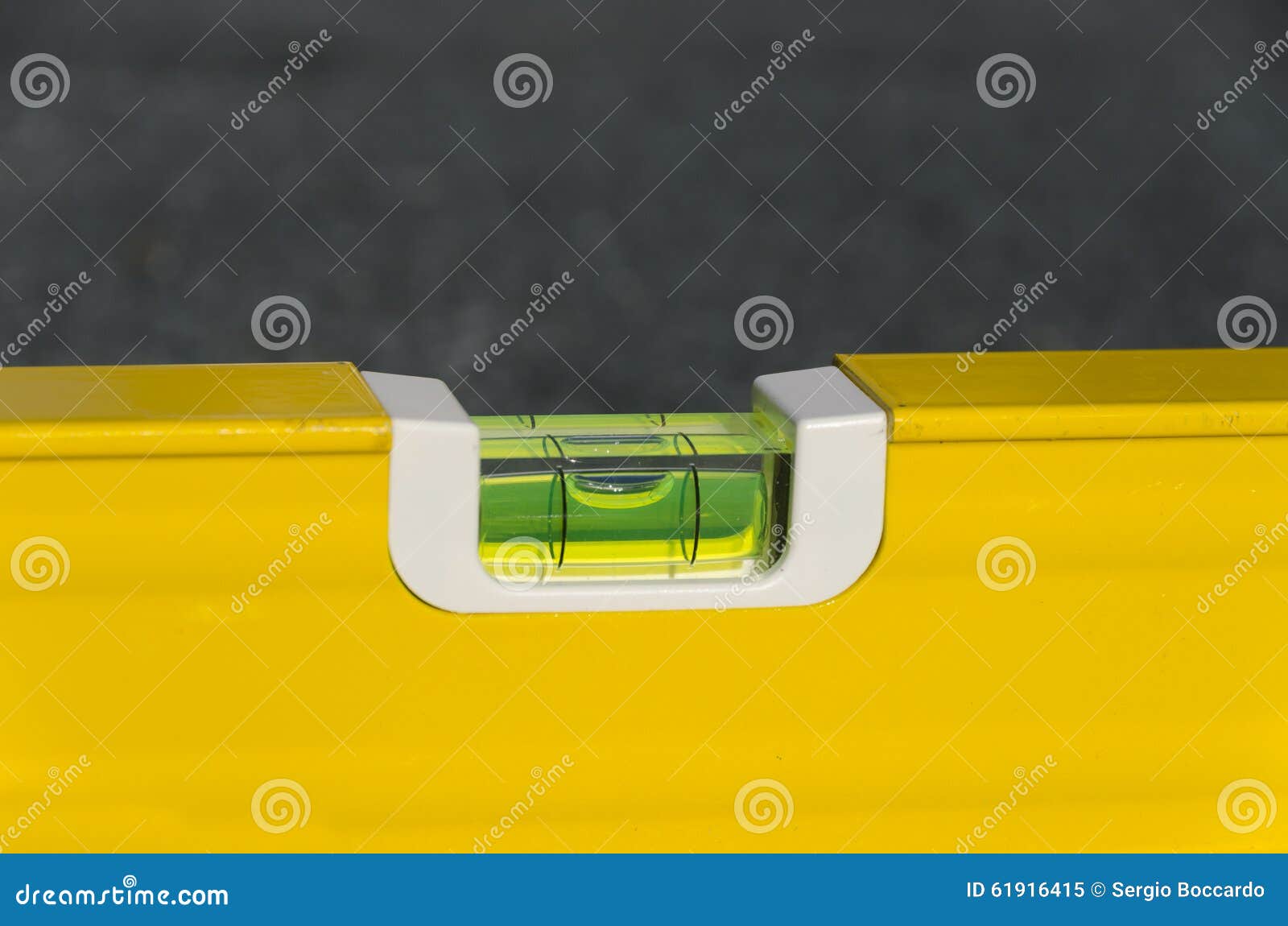 Waterpas Op Witte Achtergrond Stock Afbeelding - Image of vloeistof ...