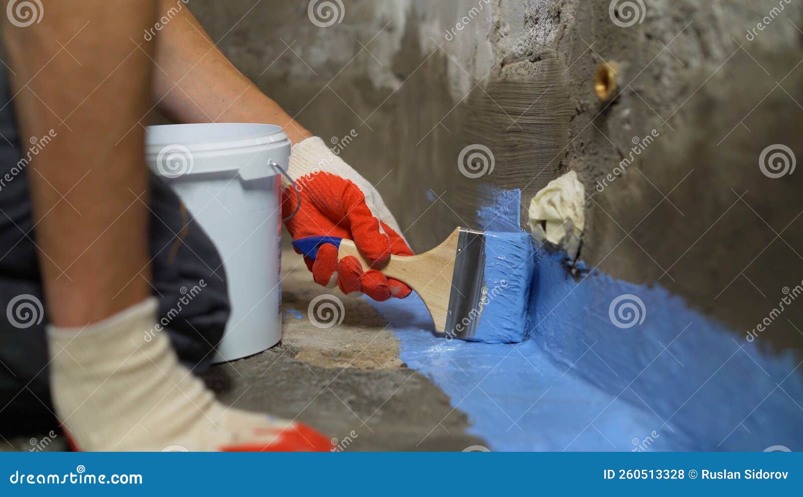 Waterproofing the Floor with a Brush.Waterproofing Concrete Mortar ...