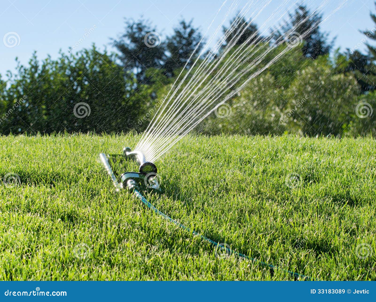 Watersproeier stock afbeelding. Image of tuinbouw, tuinieren - 33183089