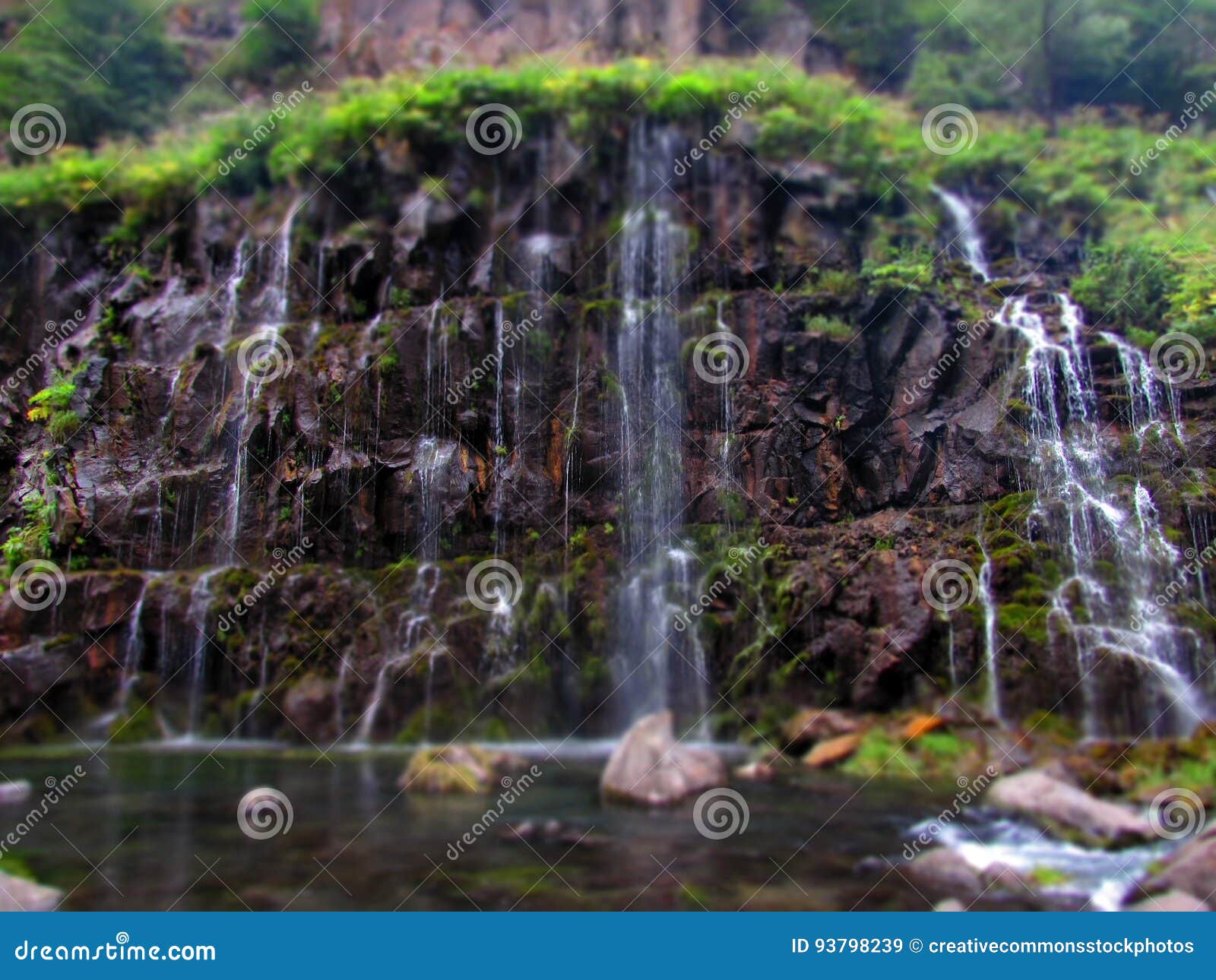 Waterval Op Rotsen Picture. Image: 93798239