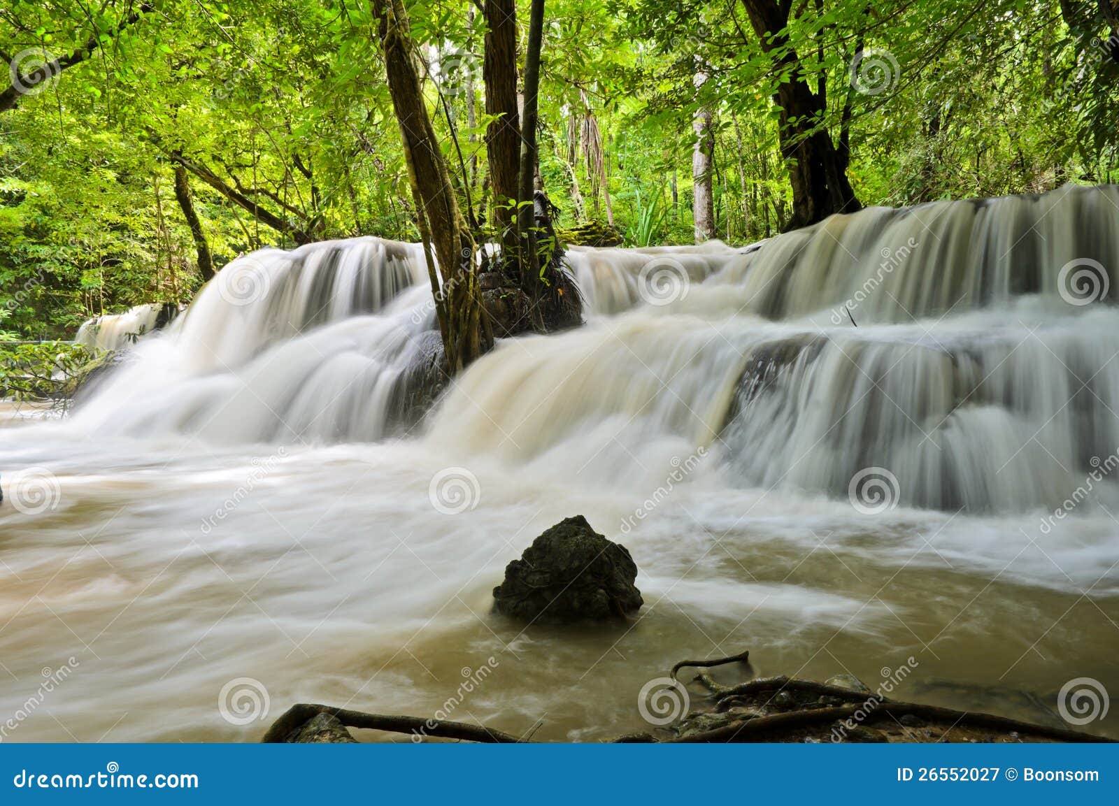 Waterval in Tropisch Regenwoud Stock Afbeelding - Image of blad ...